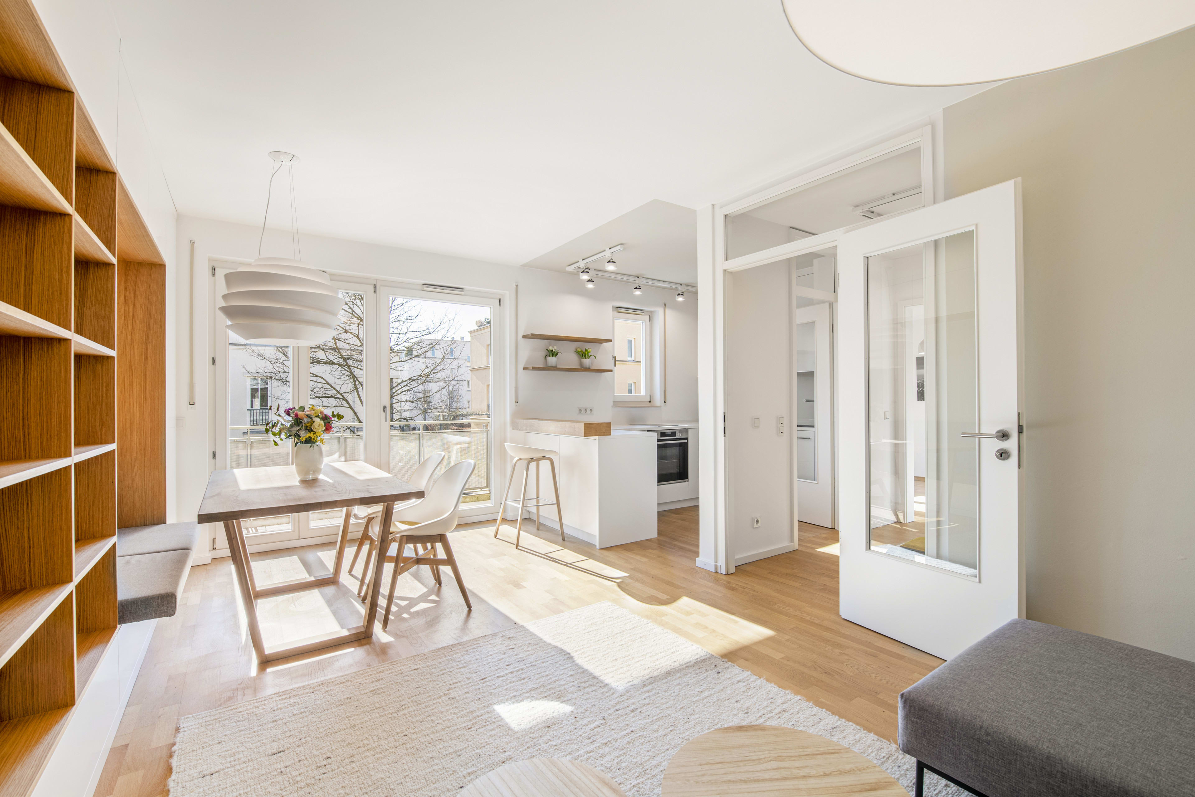 Helle 2 5 Zimmer Galerie Wohnung Mit S D Balkon