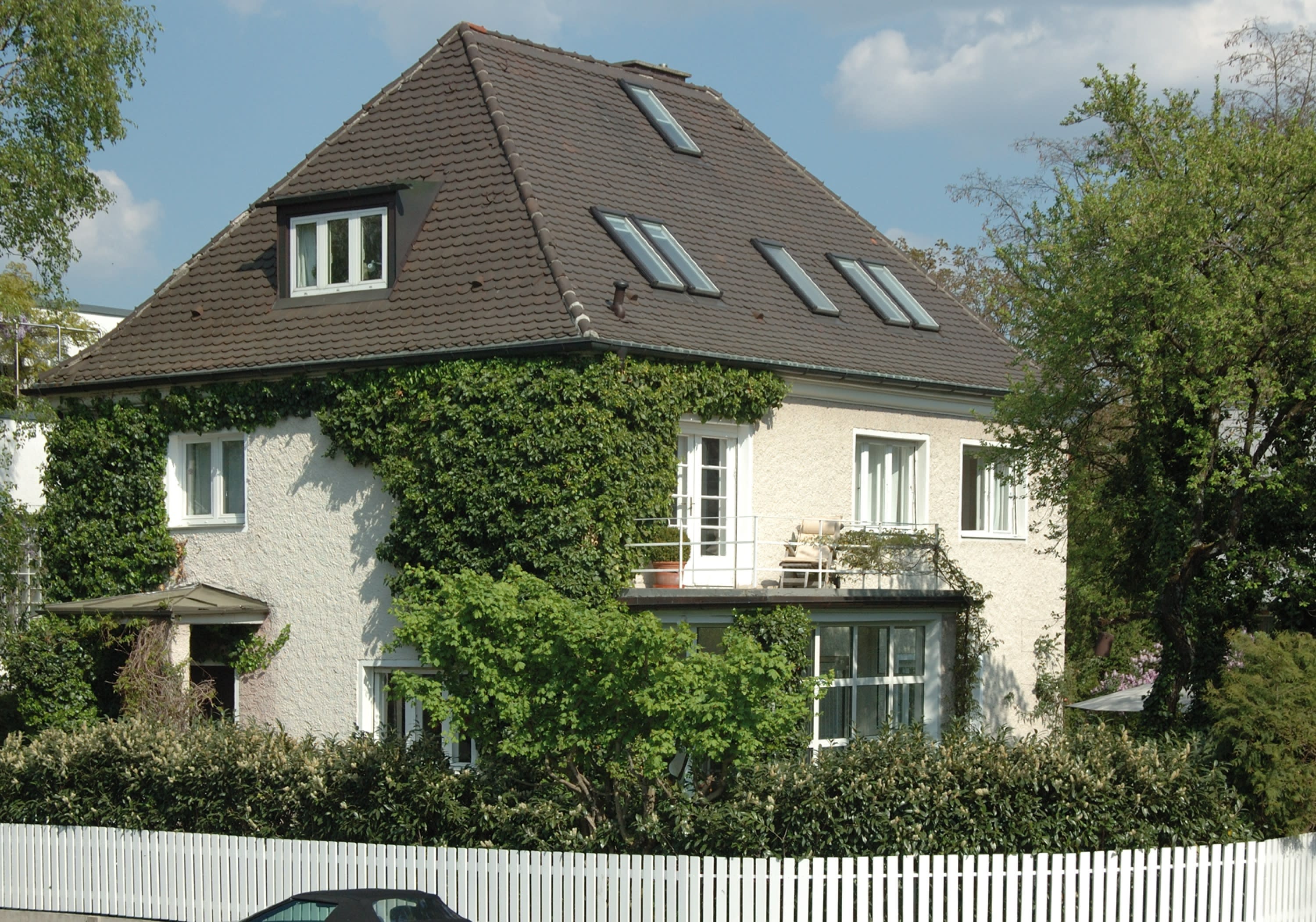 Charmante 30er Jahre-Villa mit sonnigem Garten