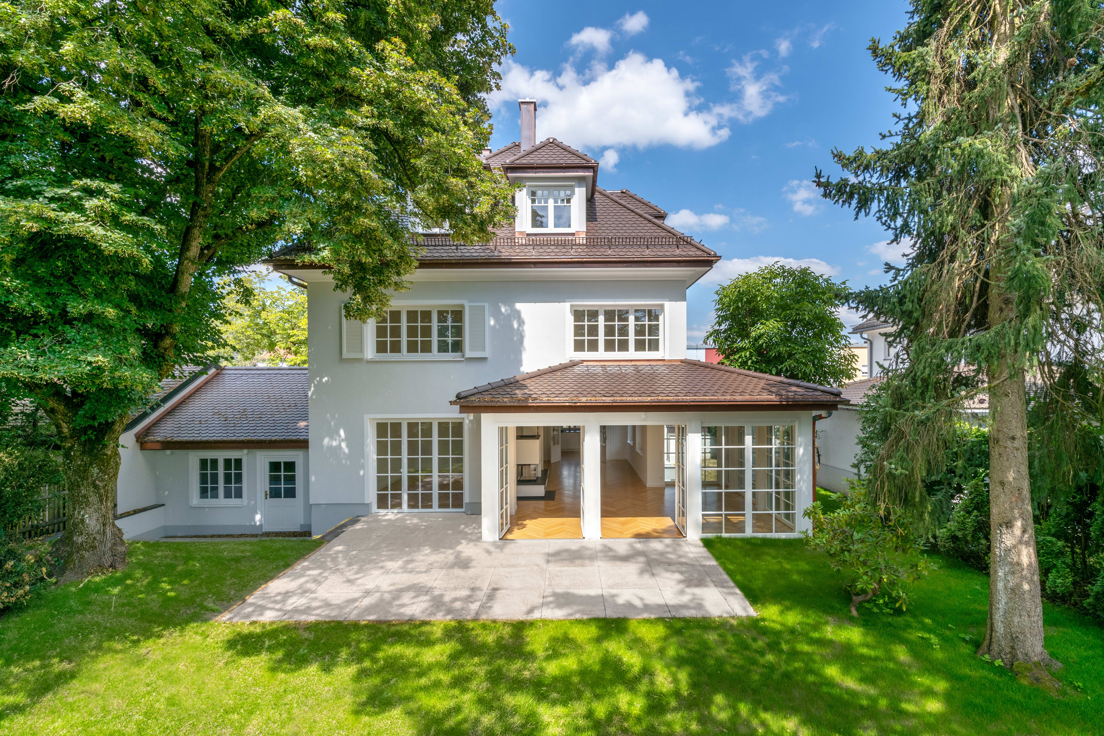 Erstbezug: Edel kernsanierte Familienvilla mit Stil, Charme und ...