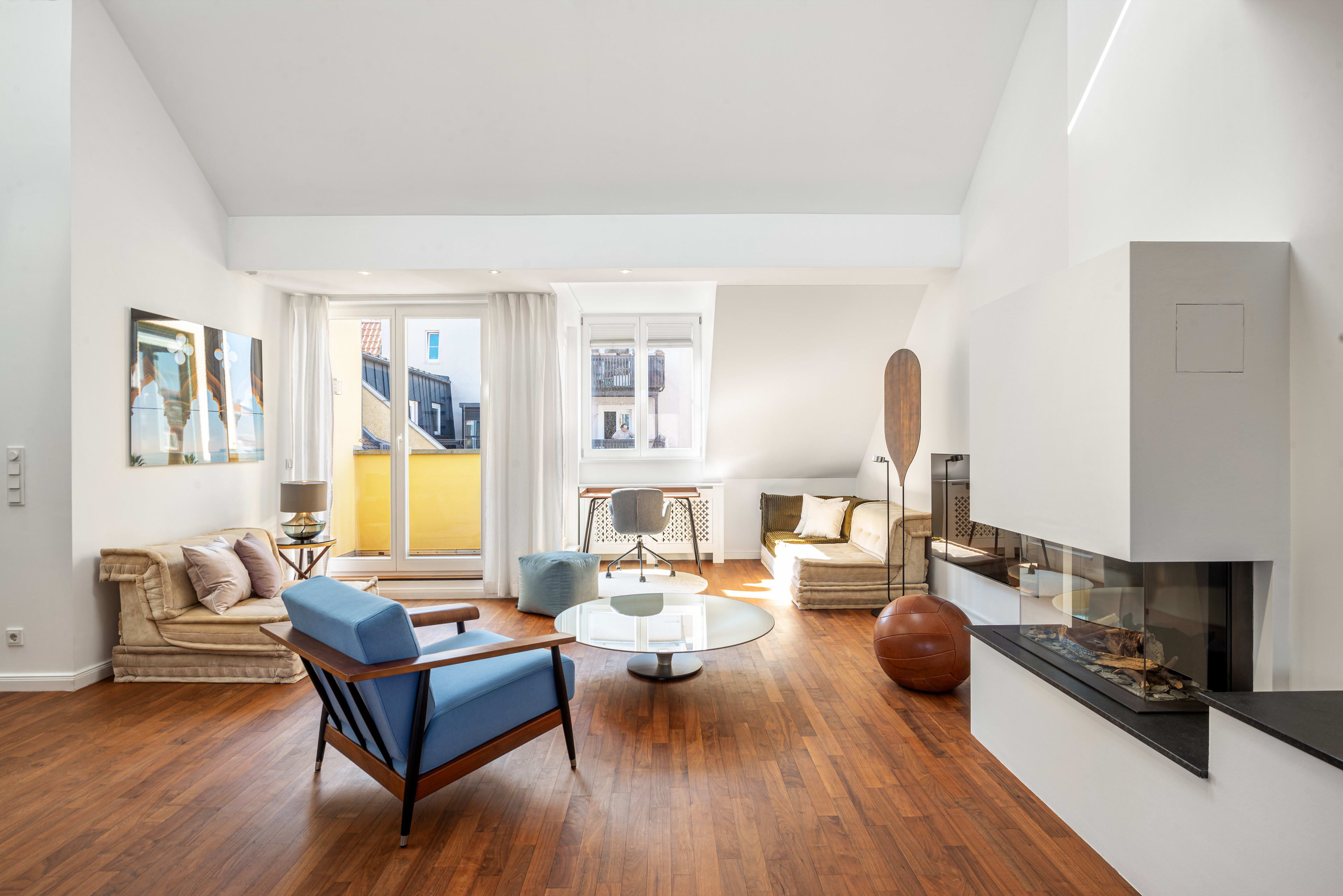 Helle 2 5 Zimmer Galerie Wohnung Mit S D Balkon