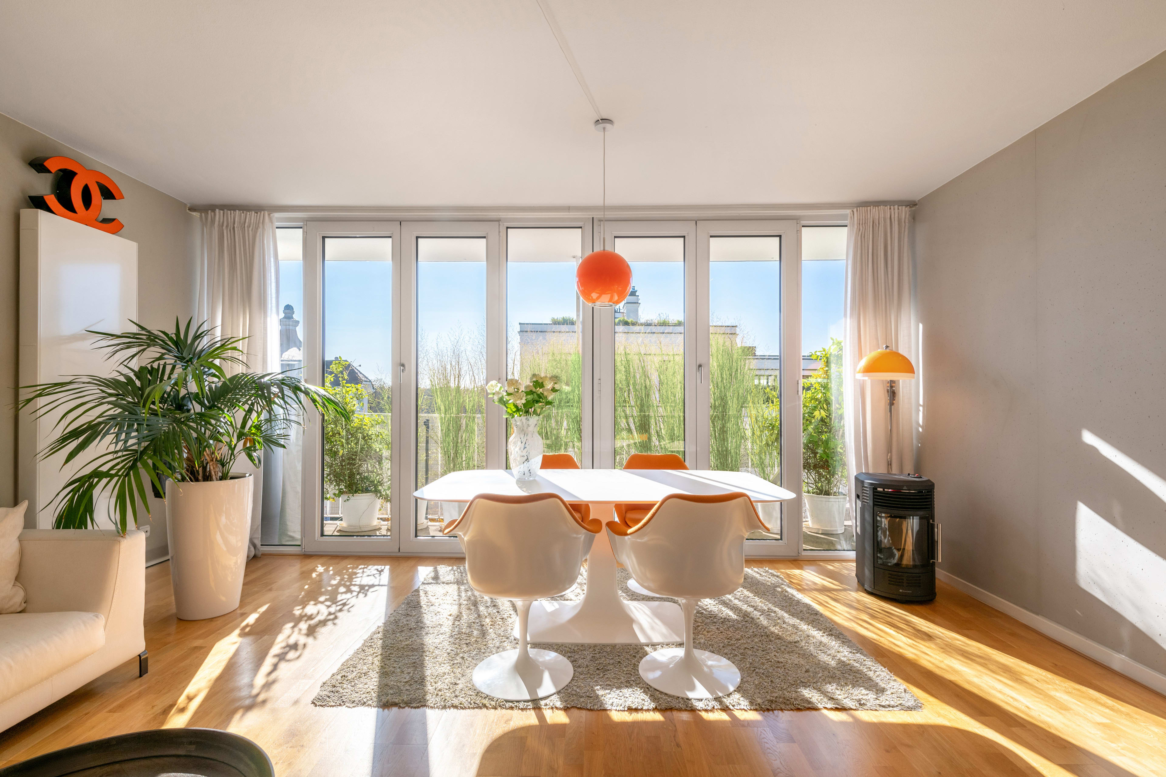 Schwabinger Toplage: Sonnige 4-Zimmer-Wohnung mit Balkon in ikonischem ...