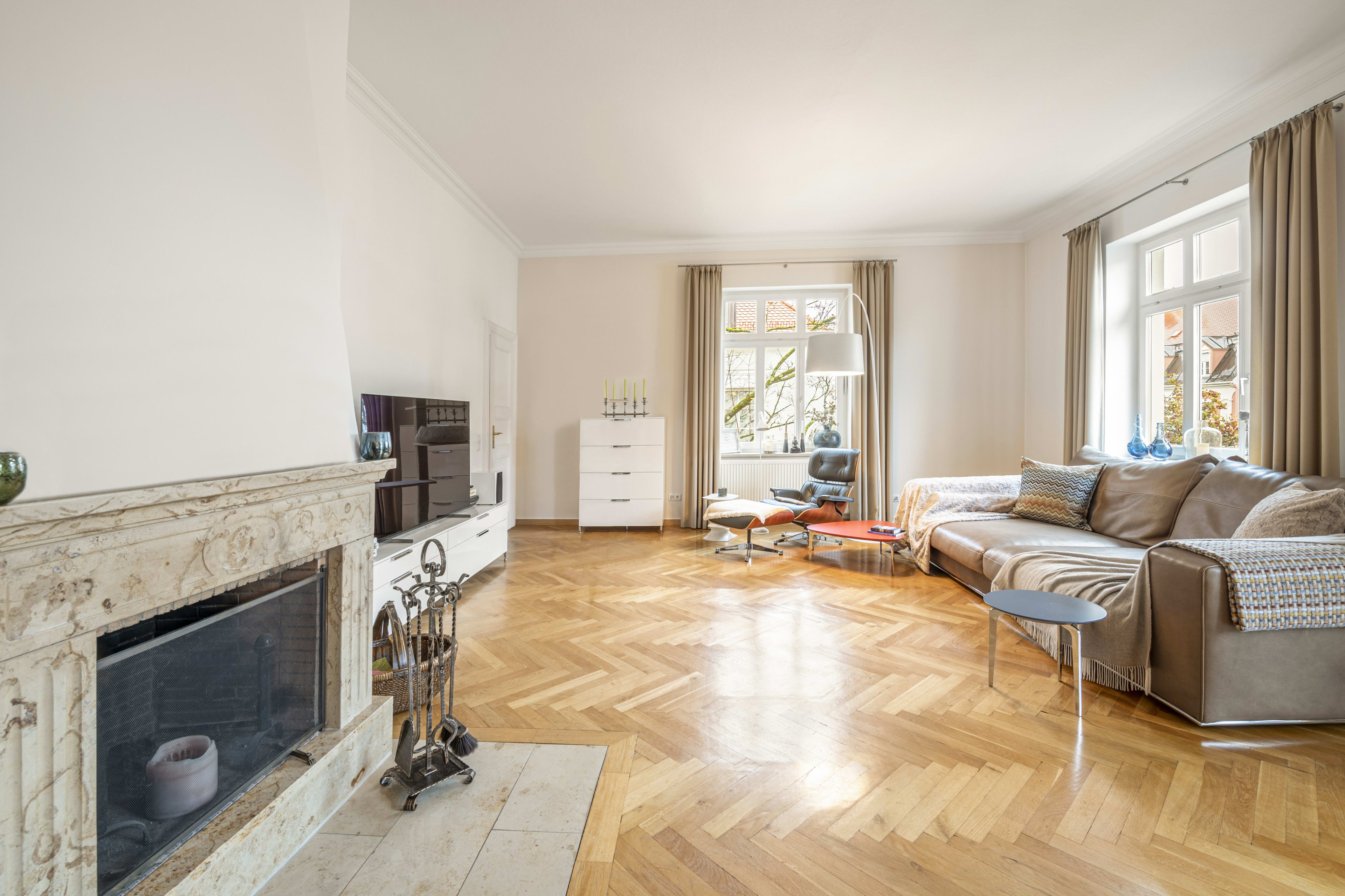 Sehr großzügige, stilvolle 4,5-Zimmer-Altbauwohnung