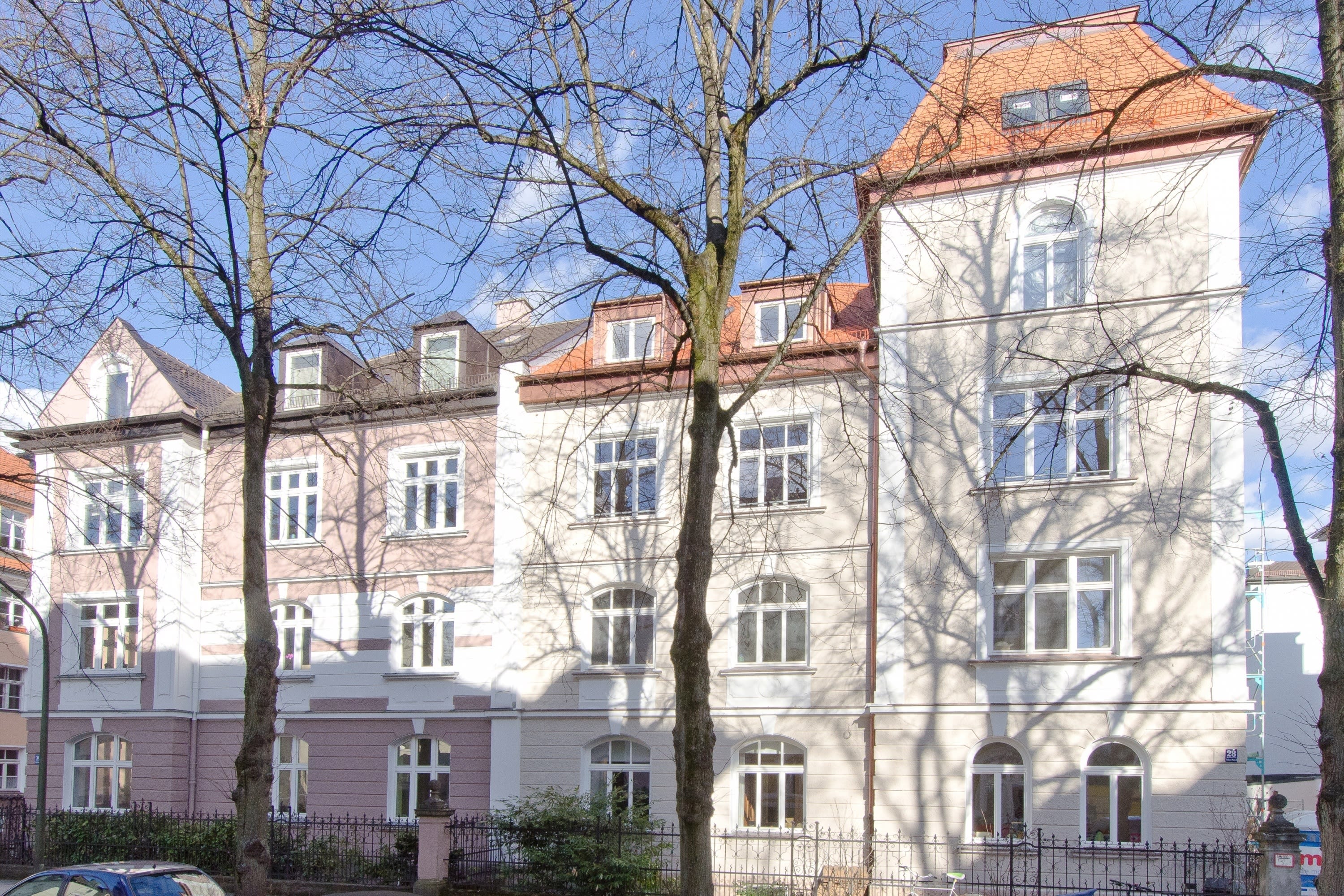 Spektakuläre Vier-Zimmer-Atelierwohnung mit Dachterrasse in ...