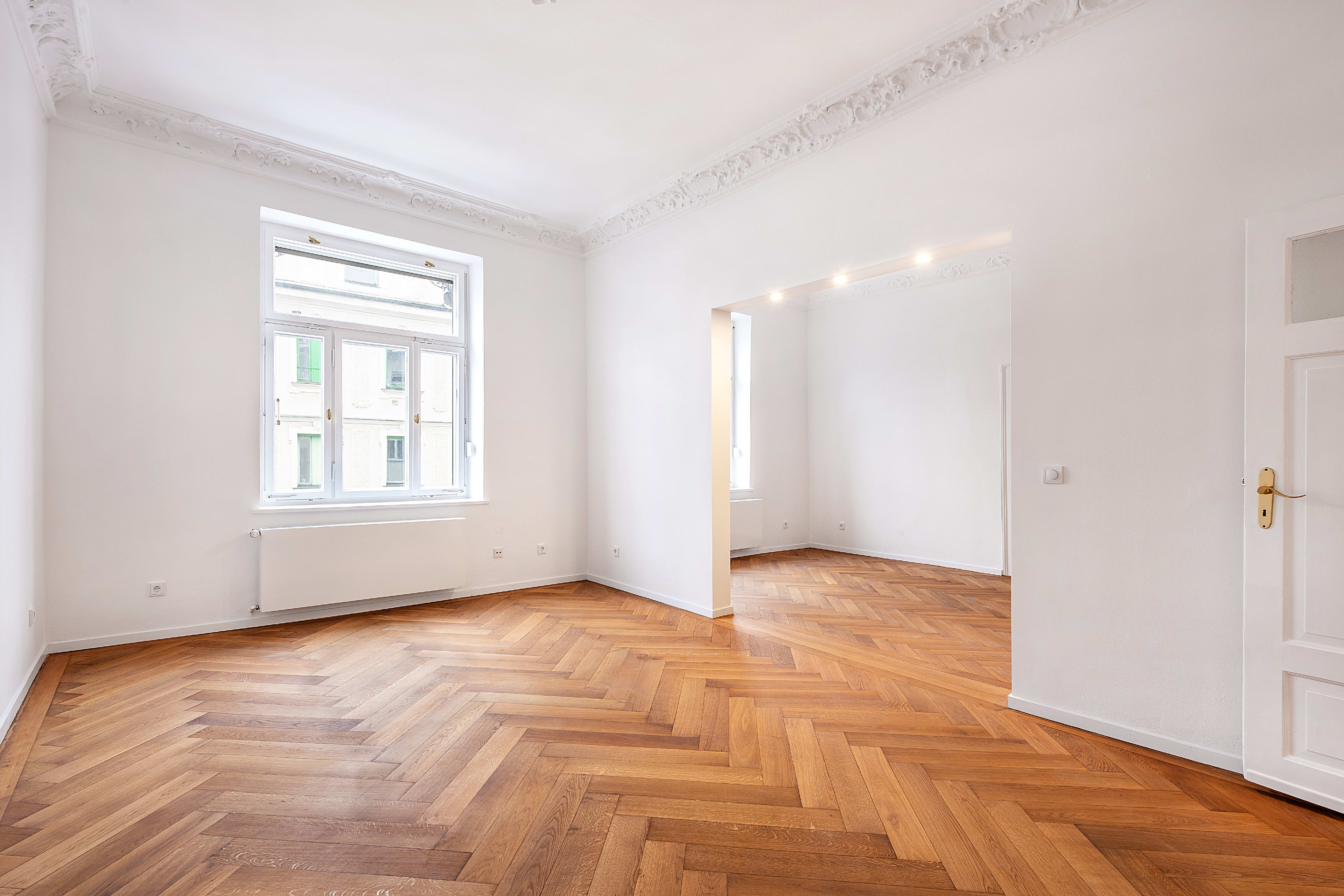 Stilvoll modernisierte 3-Zimmer-Altbauwohnung mit prächtigem Stuck